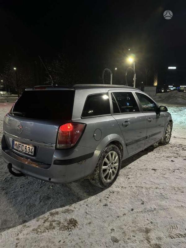 Grey Opel Astra 2006 in Kaunas, with an engine capacity of 1.91 L and mileage of 387 thousand km for 1290 €, photo 4 on AUTOMOTO.COM.LV