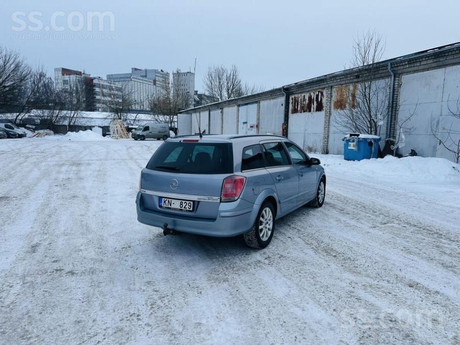 Grey Opel Astra 2006 in Riga, with an engine capacity of 1.90 L and mileage of 321 thousand km for 1700 €, photo 4 on AUTOMOTO.COM.LV