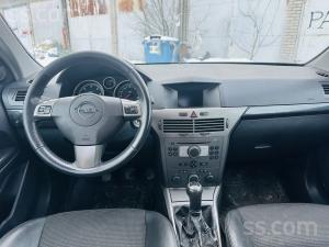 Grey Opel Astra 2006 in Riga, with an engine capacity of 1.90 L and mileage of 321 thousand km for 1700 €, photo 8 on AUTOMOTO.COM.LV