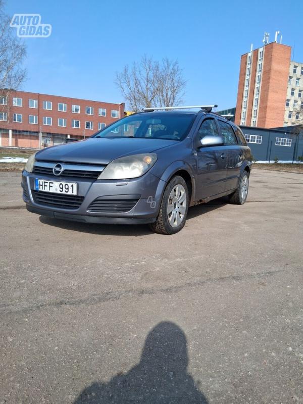 Grey Opel Astra 2006 in Siauliai, with an engine capacity of 1.90 L and mileage of 370 thousand km for 800 €, photo 4 on AUTOMOTO.COM.LV