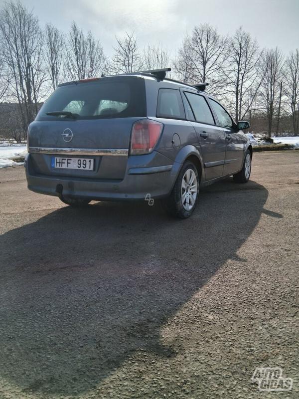 Grey Opel Astra 2006 in Siauliai, with an engine capacity of 1.90 L and mileage of 370 thousand km for 800 €, photo 7 on AUTOMOTO.COM.LV