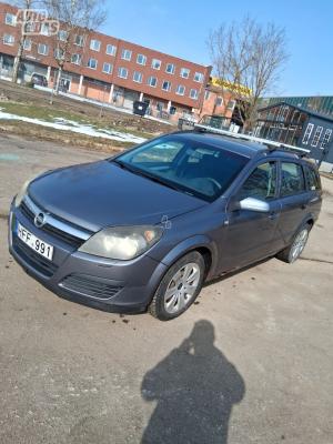 Grey Opel Astra 2006 in Siauliai, with an engine capacity of 1.90 L and mileage of 370 thousand km for 800 €, photo 2 on AUTOMOTO.COM.LV