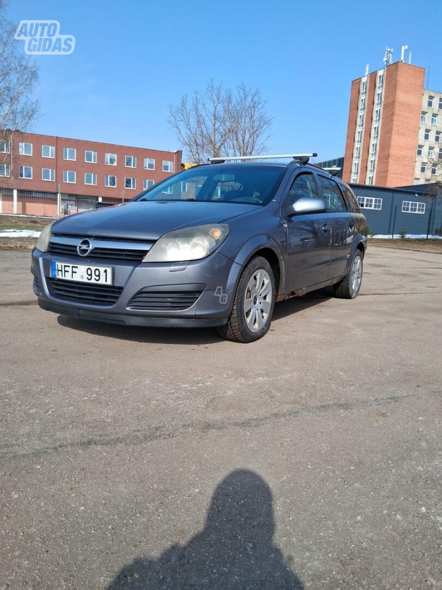 Grey Opel Astra 2006 in Siauliai, with an engine capacity of 1.90 L and mileage of 370 thousand km for 800 €, photo 4 on AUTOMOTO.COM.LV
