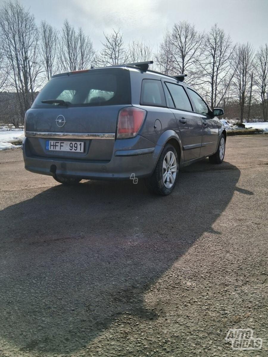 Grey Opel Astra 2006 in Siauliai, with an engine capacity of 1.90 L and mileage of 370 thousand km for 800 €, photo 7 on AUTOMOTO.COM.LV