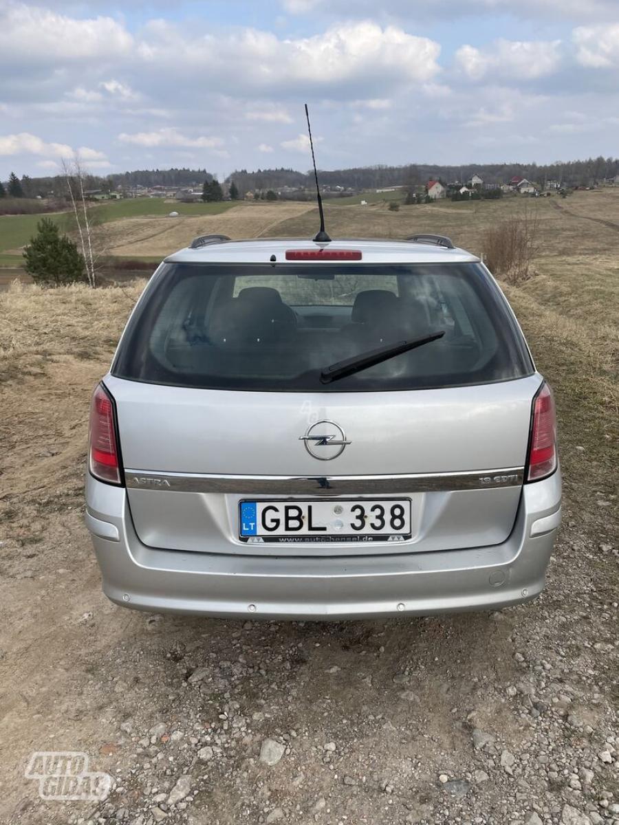 Pelēks Opel Astra 2006 Alīta, ar dzinēja tilpumu 1.90 L un nobraukumu 180 tūkst. km par 1600 €, foto 6 vietnē AUTOMOTO.COM.LV
