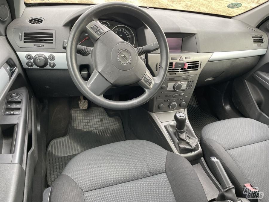 Pelēks Opel Astra 2006 Alīta, ar dzinēja tilpumu 1.90 L un nobraukumu 180 tūkst. km par 1600 €, foto 13 vietnē AUTOMOTO.COM.LV