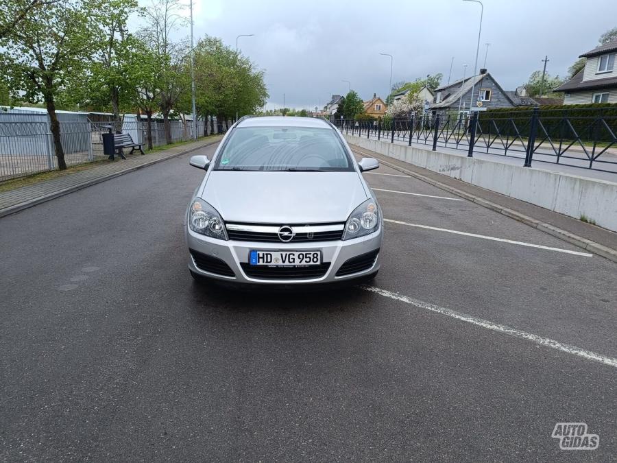 Grey Opel Astra 2006 in Telschi, with an engine capacity of 1.60 L and mileage of 255 thousand km for 1500 €, photo 1 on AUTOMOTO.COM.LV