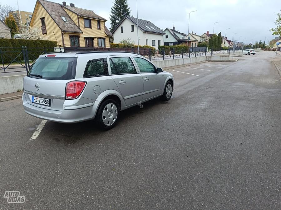 Grey Opel Astra 2006 in Telschi, with an engine capacity of 1.60 L and mileage of 255 thousand km for 1500 €, photo 8 on AUTOMOTO.COM.LV