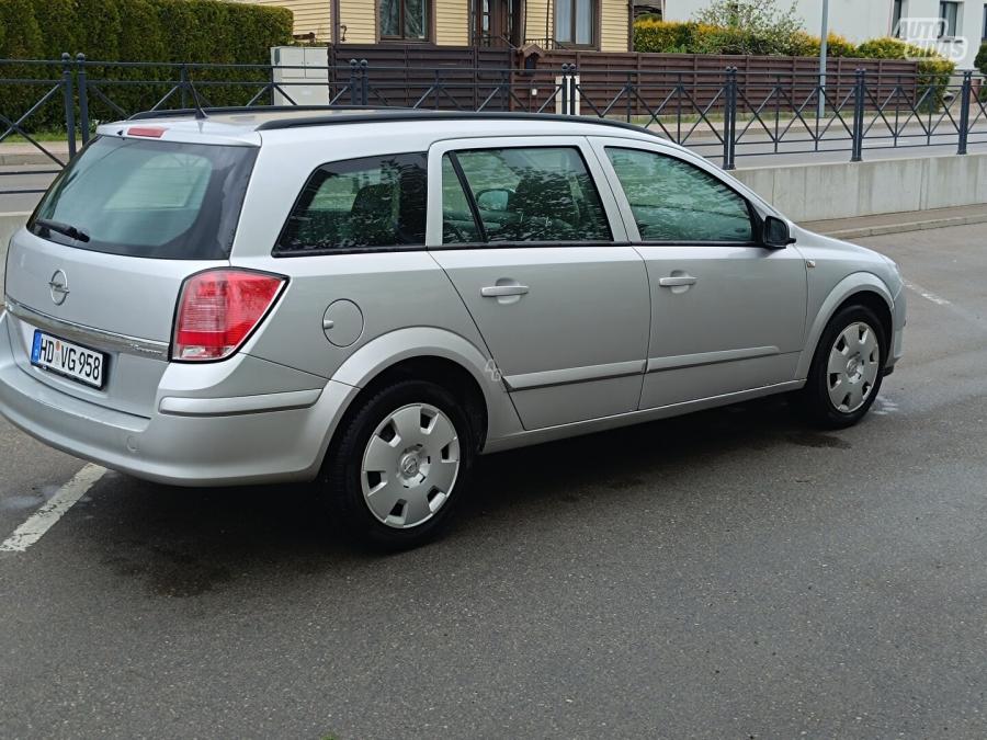 Grey Opel Astra 2006 in Telschi, with an engine capacity of 1.60 L and mileage of 255 thousand km for 1500 €, photo 9 on AUTOMOTO.COM.LV