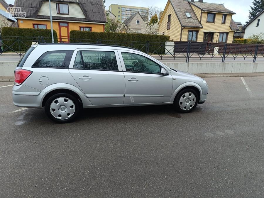 Grey Opel Astra 2006 in Telschi, with an engine capacity of 1.60 L and mileage of 255 thousand km for 1500 €, photo 10 on AUTOMOTO.COM.LV