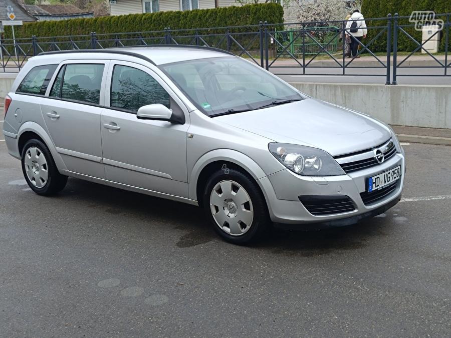 Grey Opel Astra 2006 in Telschi, with an engine capacity of 1.60 L and mileage of 255 thousand km for 1500 €, photo 12 on AUTOMOTO.COM.LV