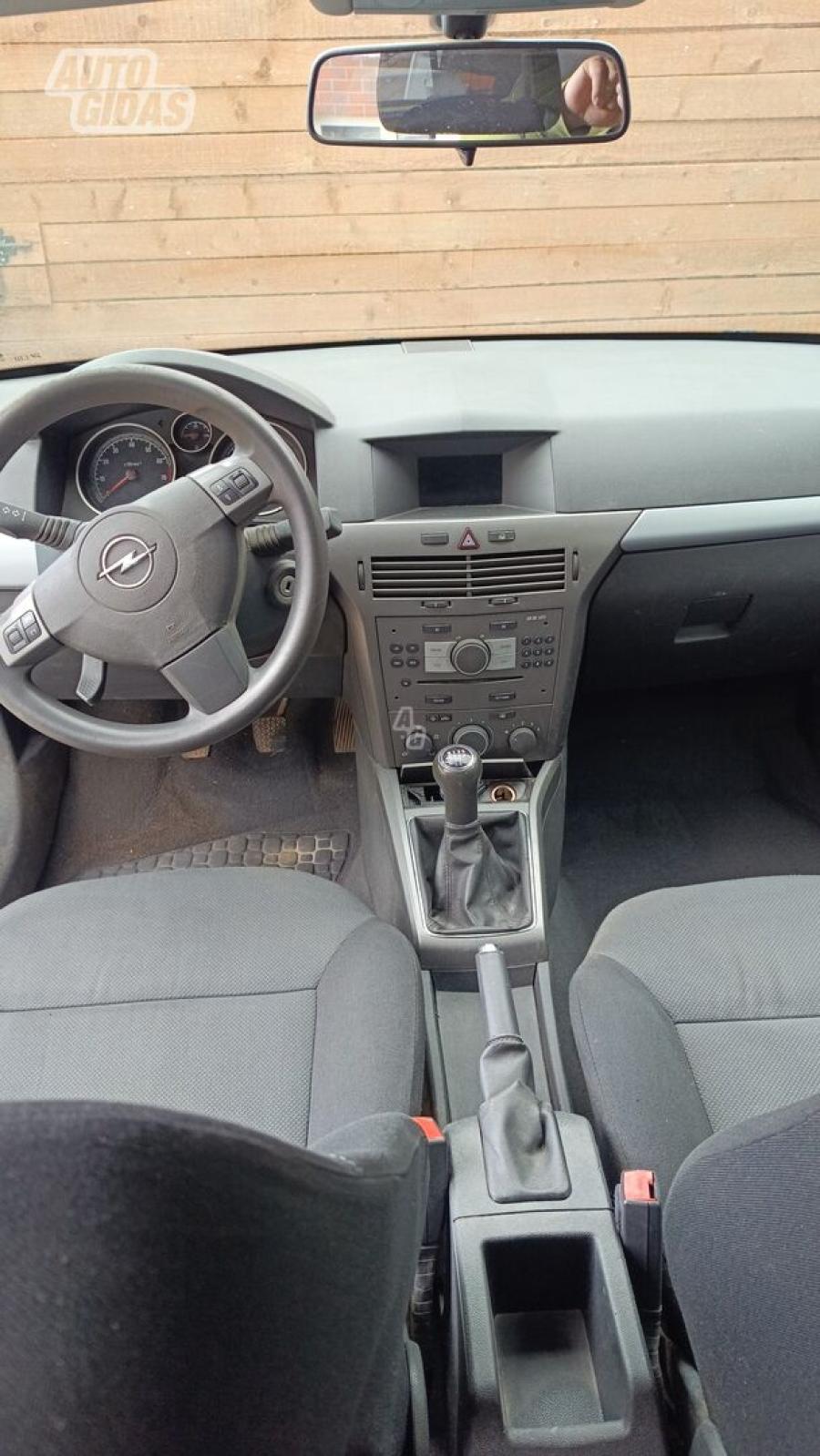 Grey Opel Astra 2006 in Telschi, with an engine capacity of 1.60 L and mileage of 255 thousand km for 1500 €, photo 16 on AUTOMOTO.COM.LV