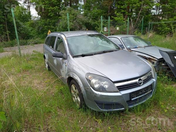 Pelēks Opel Astra 2006 Rīga, ar dzinēja tilpumu 1.70 L un nobraukumu 300 tūkst. km par 350 €, foto 1 vietnē AUTOMOTO.COM.LV