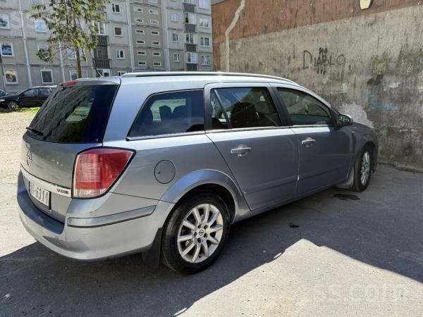 Grey Opel Astra 2006 in Riga, with an engine capacity of 1.70 L and mileage of 181 thousand km for 1150 €, photo 2 on AUTOMOTO.COM.LV