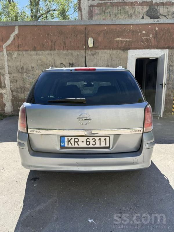 Grey Opel Astra 2006 in Riga, with an engine capacity of 1.70 L and mileage of 181 thousand km for 1150 €, photo 4 on AUTOMOTO.COM.LV