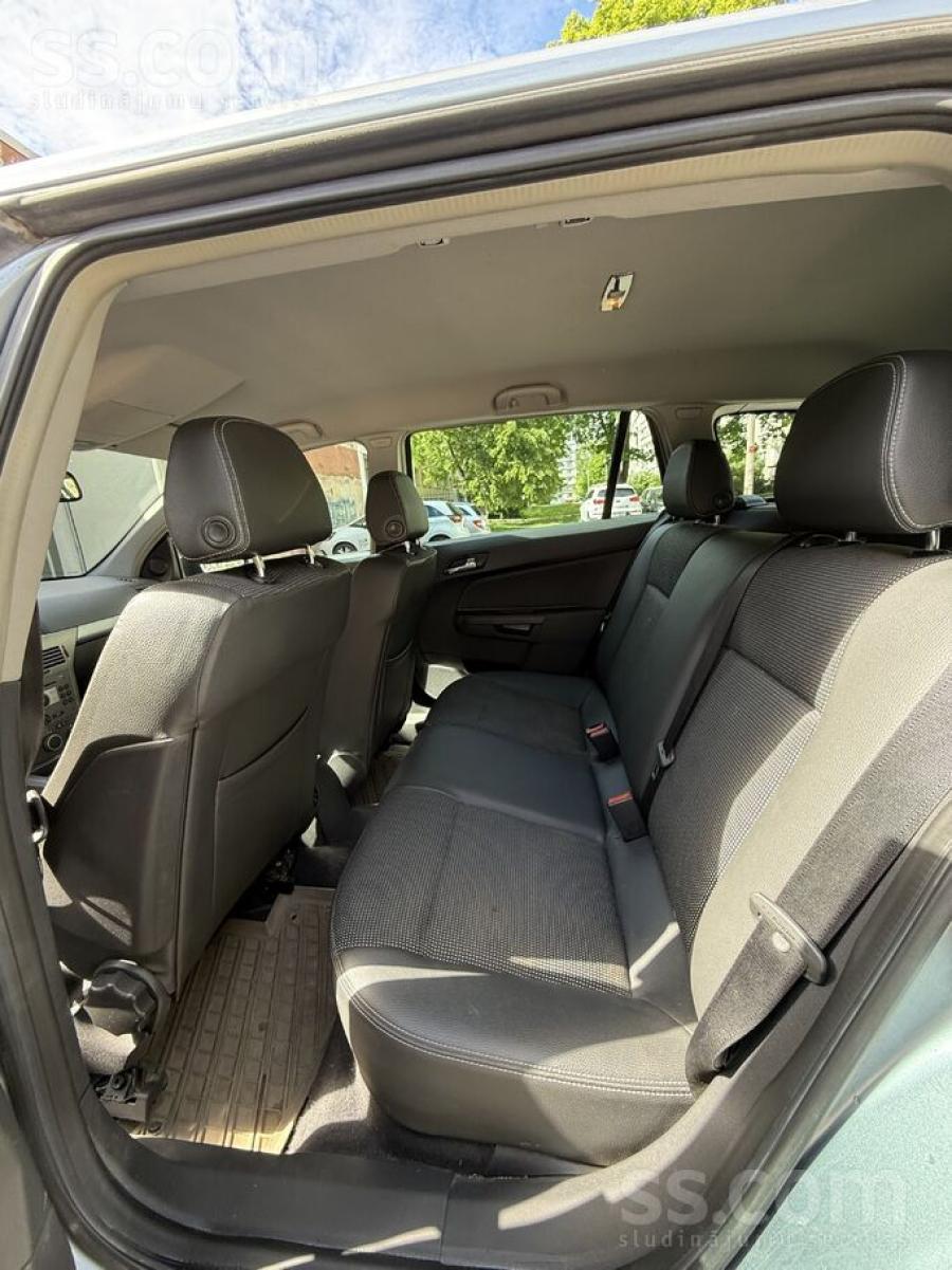 Pelēks Opel Astra 2006 Rīga, ar dzinēja tilpumu 1.70 L un nobraukumu 181 tūkst. km par 1150 €, foto 9 vietnē AUTOMOTO.COM.LV