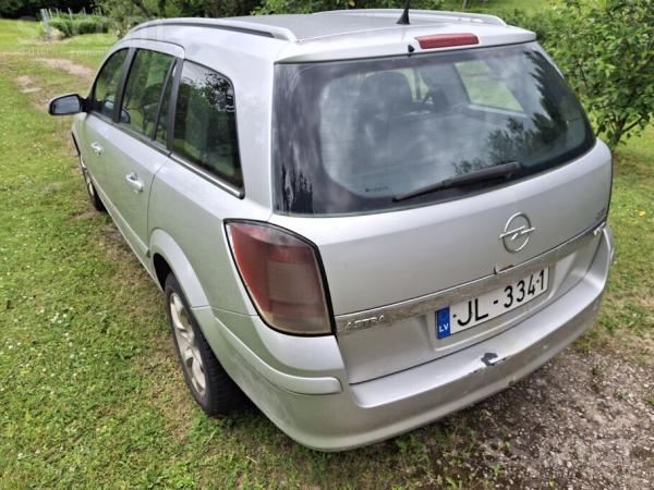 Grey Opel Astra 2006 in Riga, with an engine capacity of 1.70 L and mileage of 445 thousand km for 750 €, photo 3 on AUTOMOTO.COM.LV