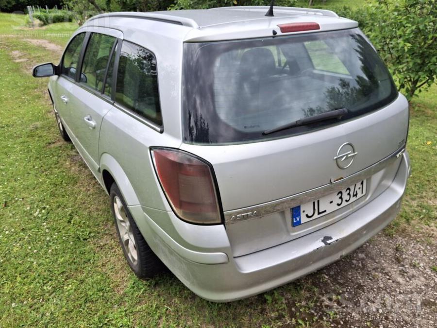 Pelēks Opel Astra 2006 Rīga, ar dzinēja tilpumu 1.70 L un nobraukumu 445 tūkst. km par 750 €, foto 4 vietnē AUTOMOTO.COM.LV