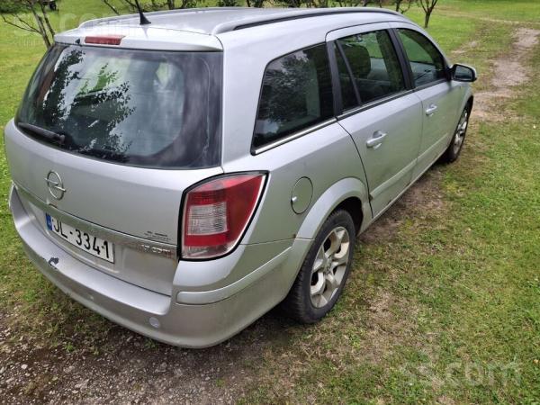 Grey Opel Astra 2006 in Riga, with an engine capacity of 1.70 L and mileage of 445 thousand km for 750 €, photo 4 on AUTOMOTO.COM.LV
