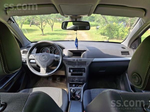Grey Opel Astra 2006 in Riga, with an engine capacity of 1.70 L and mileage of 445 thousand km for 750 €, photo 6 on AUTOMOTO.COM.LV