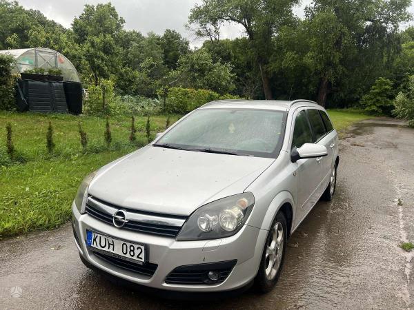 Grey Opel Astra 2006 in Klaipeda, with an engine capacity of 1.90 L and mileage of 323 thousand km for 600 €, photo 1 on AUTOMOTO.COM.LV