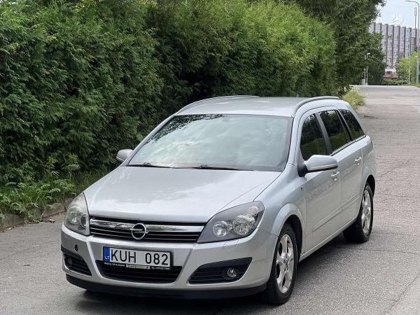 Grey Opel Astra 2006 in Klaipeda, with an engine capacity of 1.91 L and mileage of 319 thousand km for 850 €, photo 2 on AUTOMOTO.COM.LV