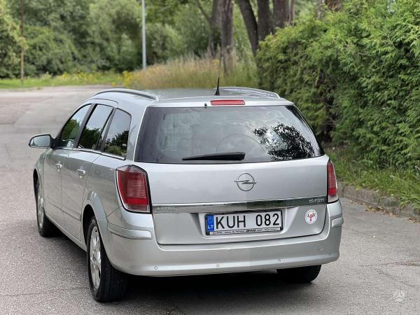 Grey Opel Astra 2006 in Klaipeda, with an engine capacity of 1.91 L and mileage of 319 thousand km for 850 €, photo 3 on AUTOMOTO.COM.LV