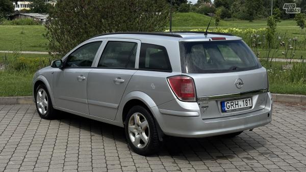 Pelēks Opel Astra 2006 Šilutė, ar dzinēja tilpumu 1.90 L un nobraukumu 277 tūkst. km par 870 €, foto 4 vietnē AUTOMOTO.COM.LV