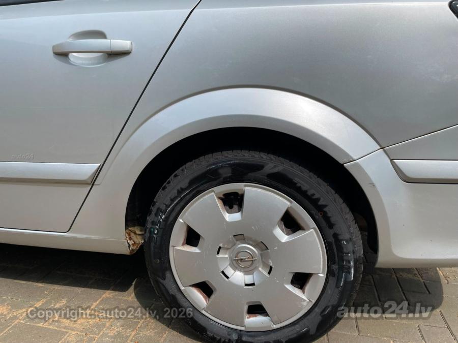 Pelēks Opel Astra 2006 Tallina, ar dzinēja tilpumu 1.60 L un nobraukumu 175 tūkst. km par 1950 €, foto 10 vietnē AUTOMOTO.COM.LV