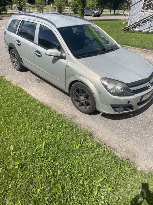 Grey Opel Astra 2006 in Limbazi, with an engine capacity of 1.70 L and mileage of 394 thousand km for 1150 €, photo 3 on AUTOMOTO.COM.LV