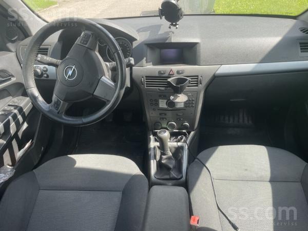 Grey Opel Astra 2006 in Limbazi, with an engine capacity of 1.70 L and mileage of 394 thousand km for 1150 €, photo 4 on AUTOMOTO.COM.LV