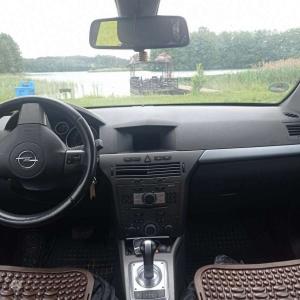 Grey Opel Astra 2006 in Trakai, with an engine capacity of 1.60 L and mileage of 280 thousand km for 1900 €, photo 3 on AUTOMOTO.COM.LV