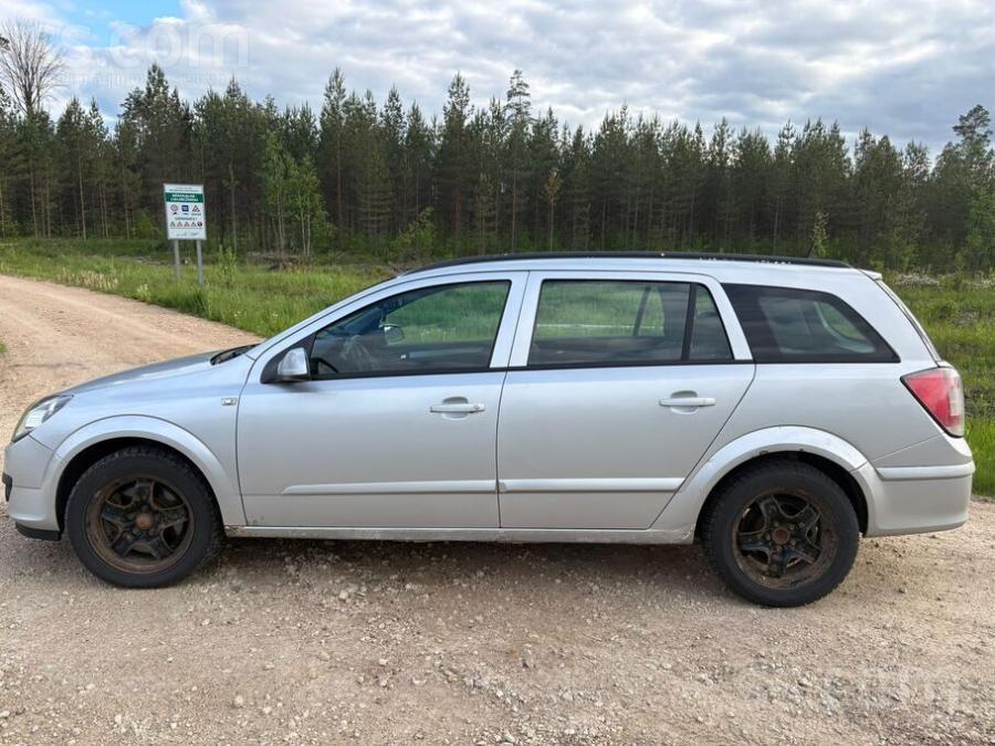Pelēks Opel Astra 2006 Balvi, ar dzinēja tilpumu 1.90 L un nobraukumu 334 tūkst. km par 1200 €, foto 3 vietnē AUTOMOTO.COM.LV