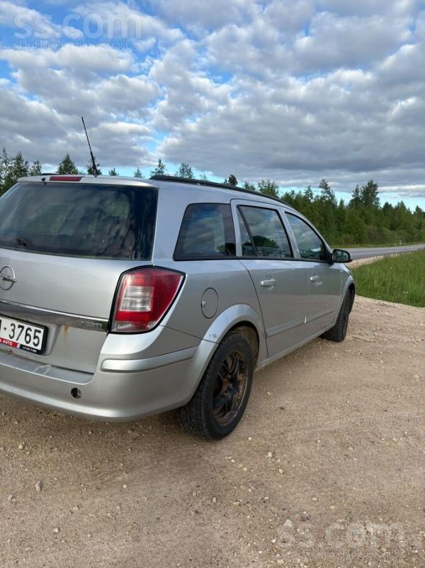 Grey Opel Astra 2006 in Balvi, with an engine capacity of 1.90 L and mileage of 334 thousand km for 1200 €, photo 6 on AUTOMOTO.COM.LV