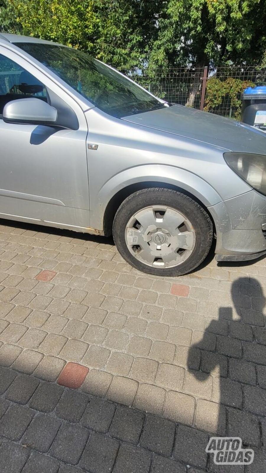 Pelēks Opel Astra 2006 Širvintos, ar dzinēja tilpumu 1.90 L un nobraukumu 436 tūkst. km par 370 €, foto 3 vietnē AUTOMOTO.COM.LV