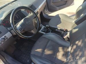 Grey Opel Astra 2006 in Daugavpils, with an engine capacity of 1.90 L and mileage of 334 thousand km for 1500 €, photo 4 on AUTOMOTO.COM.LV