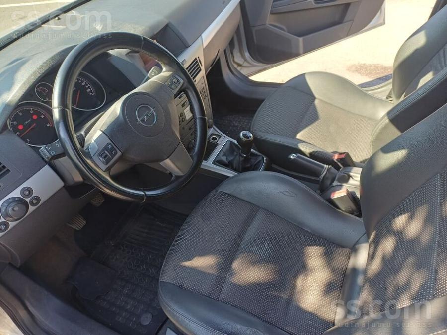 Grey Opel Astra 2006 in Daugavpils, with an engine capacity of 1.90 L and mileage of 334 thousand km for 1500 €, photo 4 on AUTOMOTO.COM.LV