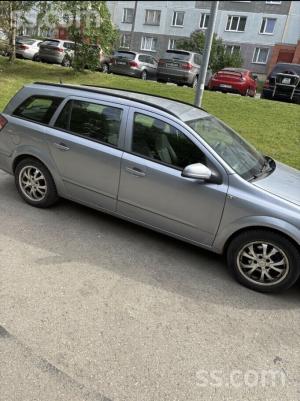 Grey Opel Astra 2006 in Riga, with an engine capacity of 1.60 L and mileage of 287 thousand km for 700 €, photo 4 on AUTOMOTO.COM.LV
