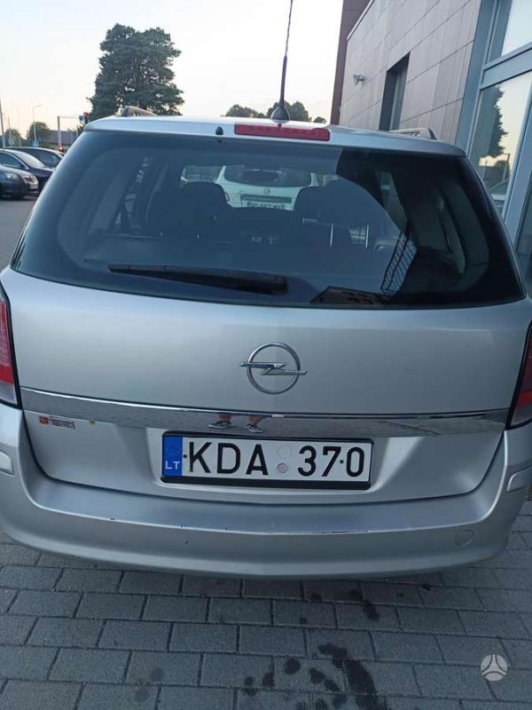 Pelēks Opel Astra 2006 Klaipėda, ar dzinēja tilpumu 1.91 L un nobraukumu 301 tūkst. km par 1100 €, foto 3 vietnē AUTOMOTO.COM.LV