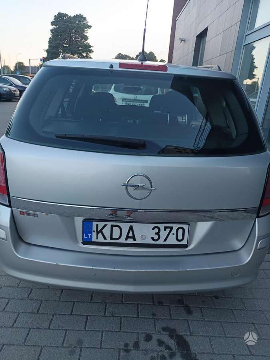 Pelēks Opel Astra 2006 Klaipėda, ar dzinēja tilpumu 1.91 L un nobraukumu 301 tūkst. km par 1100 €, foto 3 vietnē AUTOMOTO.COM.LV