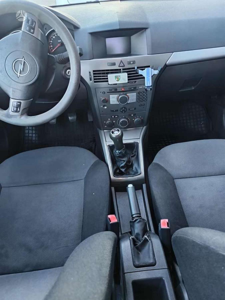 Pelēks Opel Astra 2006 Klaipėda, ar dzinēja tilpumu 1.91 L un nobraukumu 301 tūkst. km par 1100 €, foto 7 vietnē AUTOMOTO.COM.LV