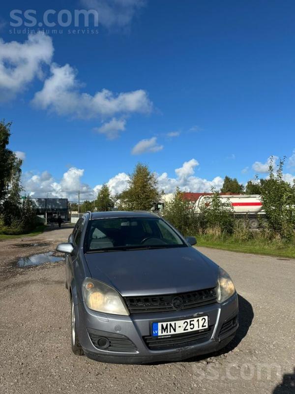 Grey Opel Astra 2006 in Liepaja, with an engine capacity of 1.90 L and mileage of 320 thousand km for 1100 €, photo 1 on AUTOMOTO.COM.LV