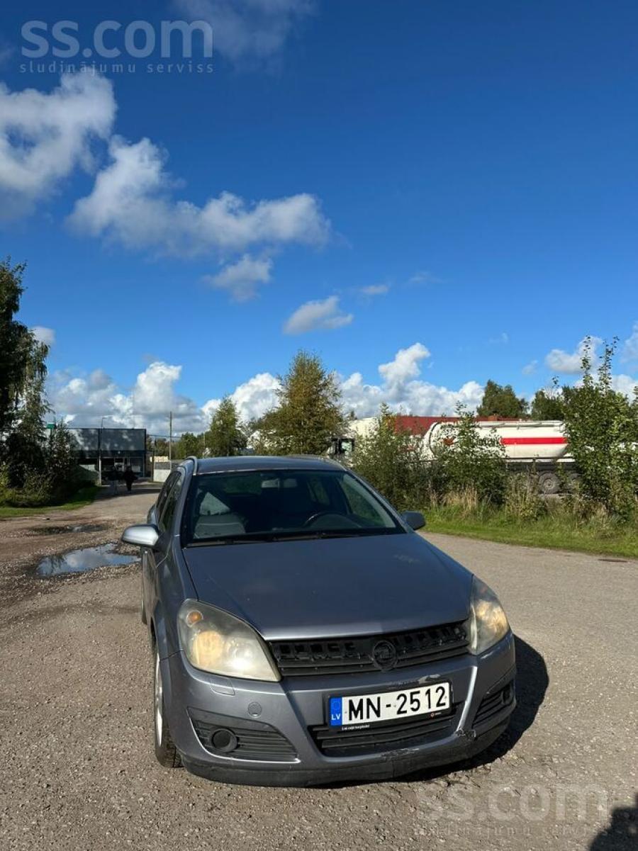 Grey Opel Astra 2006 in Liepaja, with an engine capacity of 1.90 L and mileage of 320 thousand km for 1100 €, photo 1 on AUTOMOTO.COM.LV