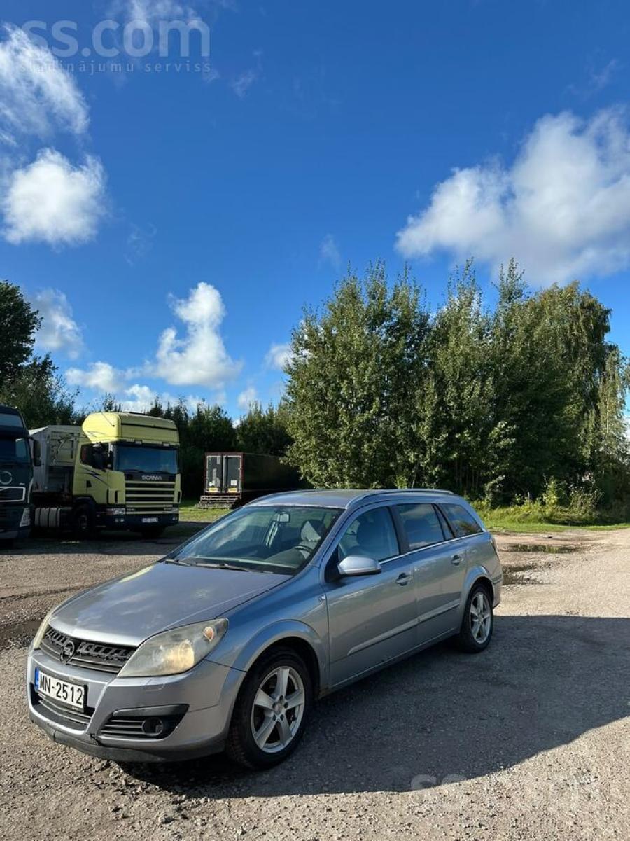 Grey Opel Astra 2006 in Liepaja, with an engine capacity of 1.90 L and mileage of 320 thousand km for 1100 €, photo 3 on AUTOMOTO.COM.LV