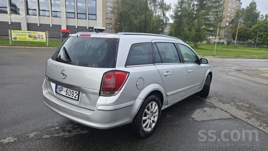 Grey Opel Astra 2006 in Daugavpils, with an engine capacity of 1.90 L and mileage of 323 thousand km for 900 €, photo 3 on AUTOMOTO.COM.LV