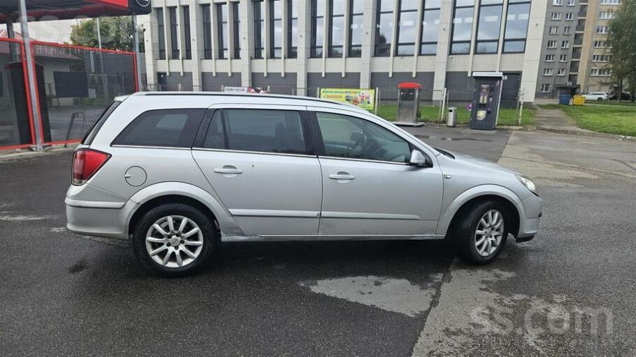 Grey Opel Astra 2006 in Daugavpils, with an engine capacity of 1.90 L and mileage of 323 thousand km for 900 €, photo 5 on AUTOMOTO.COM.LV