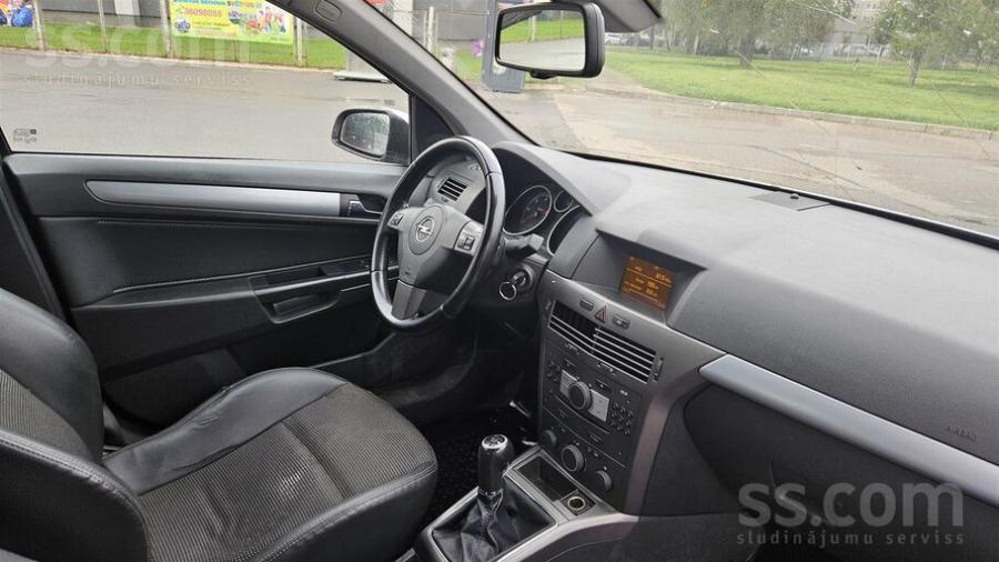 Grey Opel Astra 2006 in Daugavpils, with an engine capacity of 1.90 L and mileage of 323 thousand km for 900 €, photo 7 on AUTOMOTO.COM.LV