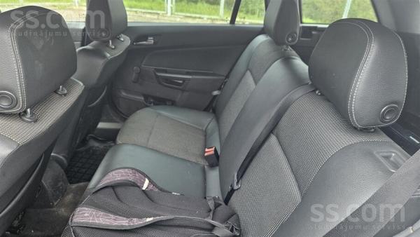Opel Astra 2006 Daugavpils vietnē Pelēks Opel Astra 2006 Daugavpils, ar dzinēja tilpumu 1.90 L un nobraukumu 323 tūkst. km par 900 €, foto 8 vietnē AUTOMOTO.COM.LV
