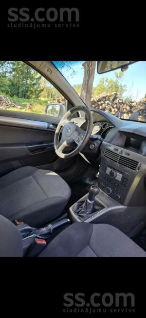 Grey Opel Astra 2006 in Liepaja, with an engine capacity of 1.90 L and mileage of 342 thousand km for 1000 €, photo 5 on AUTOMOTO.COM.LV
