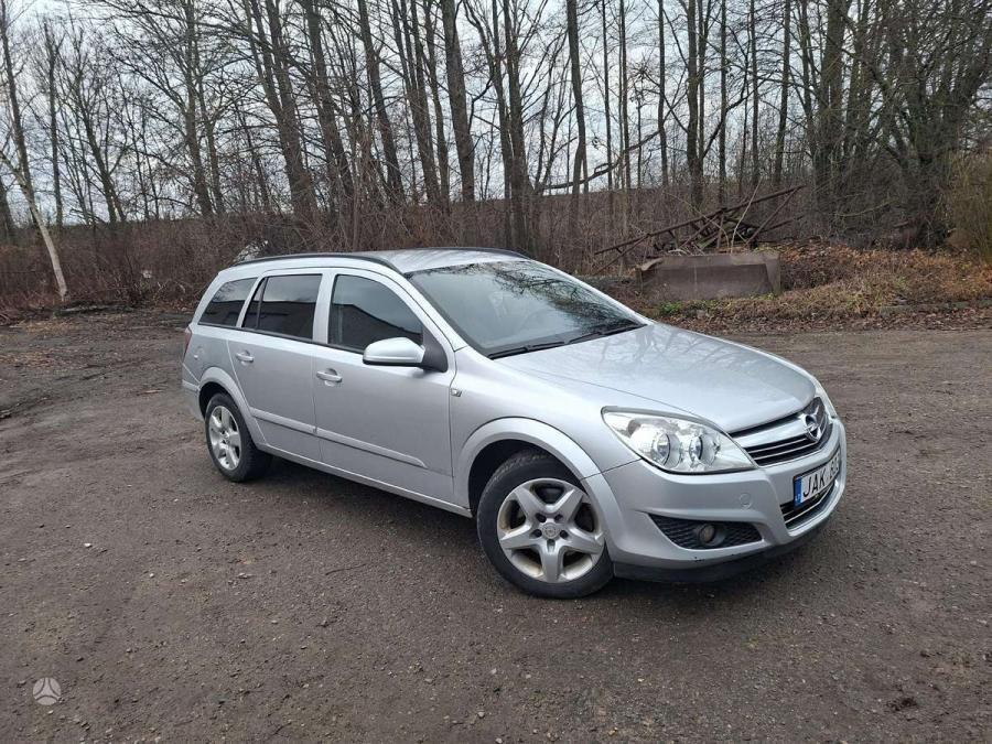 Grey Opel Astra 2007 in Marijampole, with an engine capacity of 1.90 L and mileage of 275 thousand km for 1000 €, photo 5 on AUTOMOTO.COM.LV